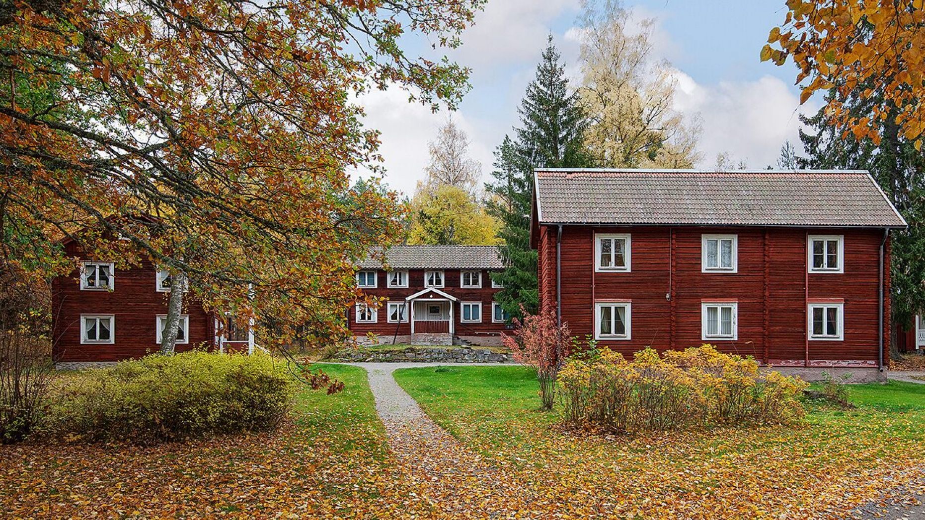 Ky fshat suedez i shekullit të 18-të del i gjithi në shitje (FOTO)
